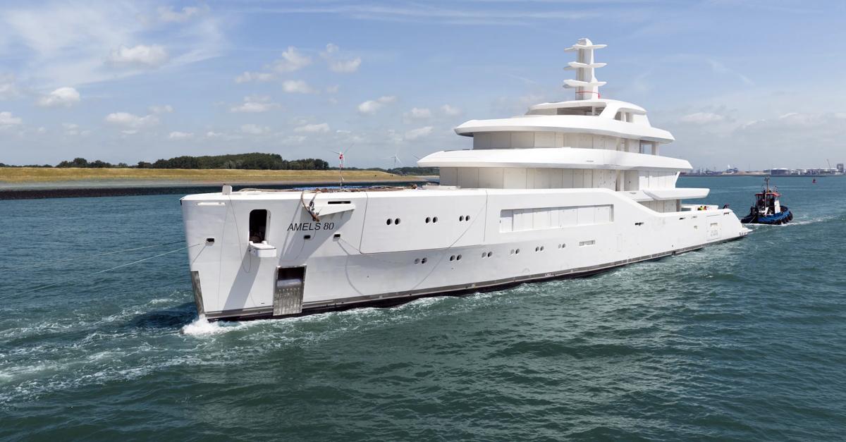 Amels 80 arrives at shipyard in Vlissingen